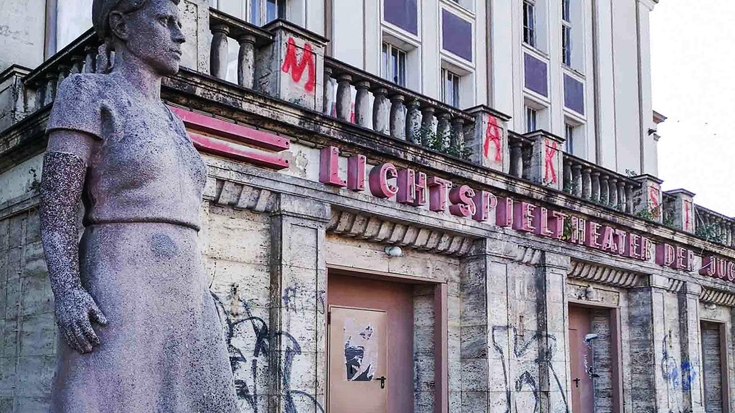Tovi vahingossa väärässä Frankfurtissa – itsereflektiota Oderin varrella