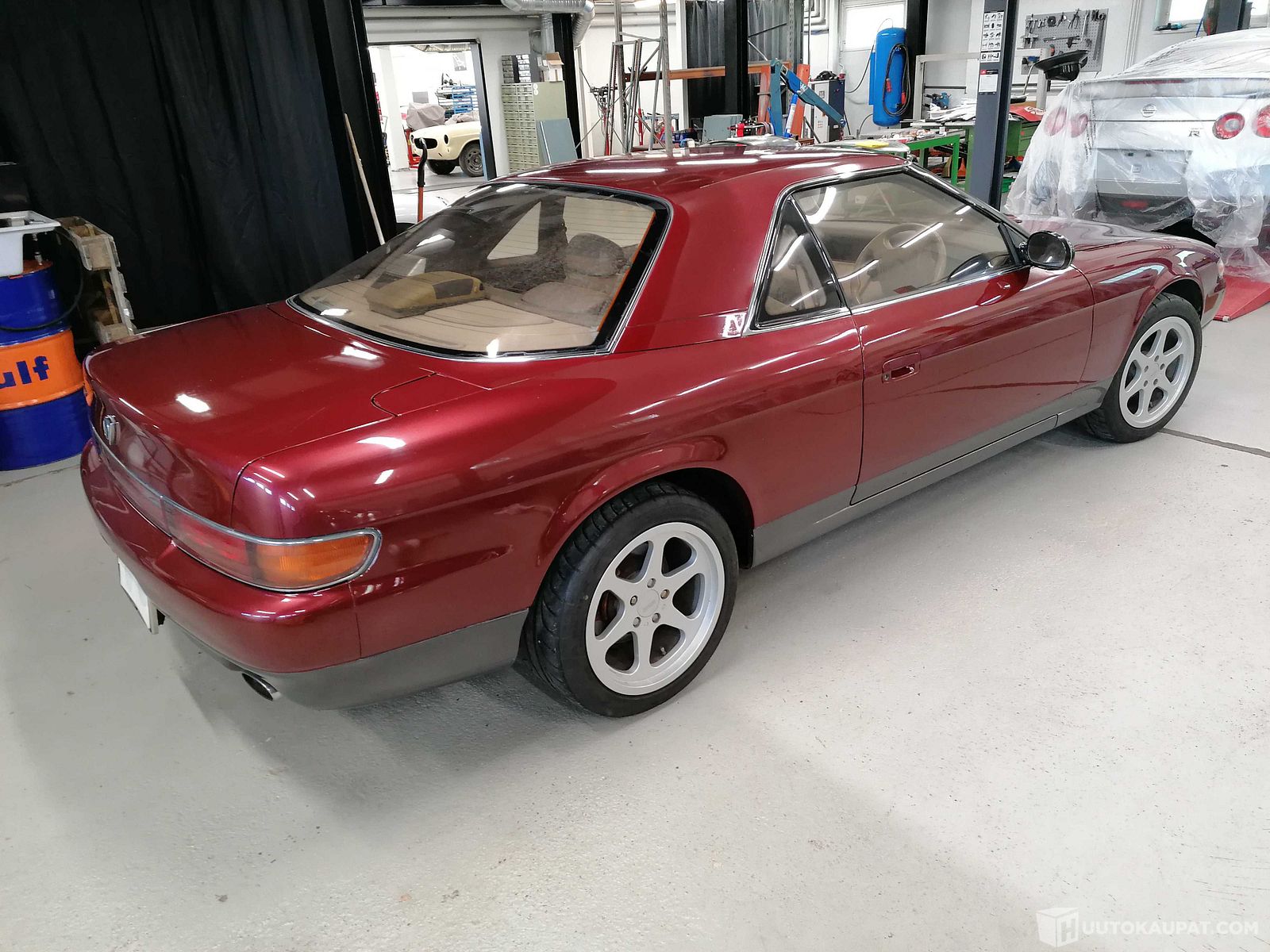 Huutokauppahelmet: Loistelias Mazda Eunos Cosmo '91