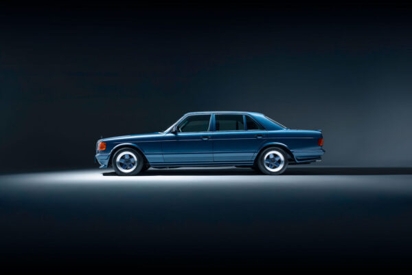Huutokauppahelmet: Mercedes-Benz 500 SEL AMG "Blueberry"