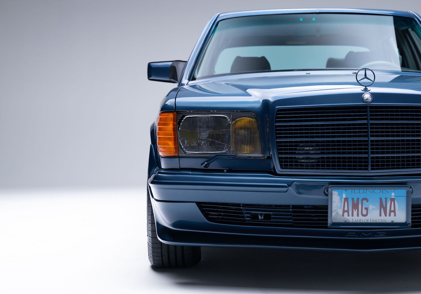 Huutokauppahelmet: Mercedes-Benz 500 SEL AMG "Blueberry"
