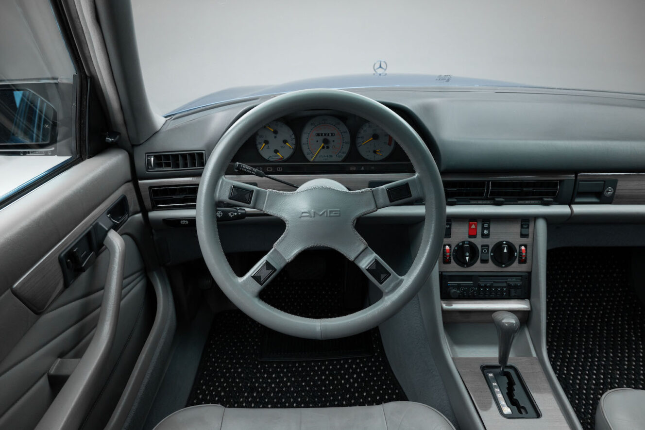Huutokauppahelmet: Mercedes-Benz 500 SEL AMG "Blueberry"
