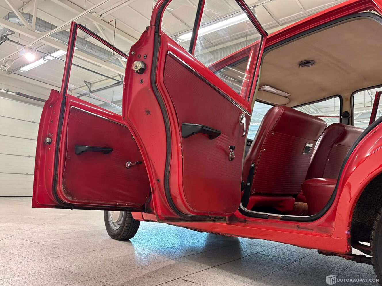 Huutokauppahelmet: Toyota Corona 1500 '66